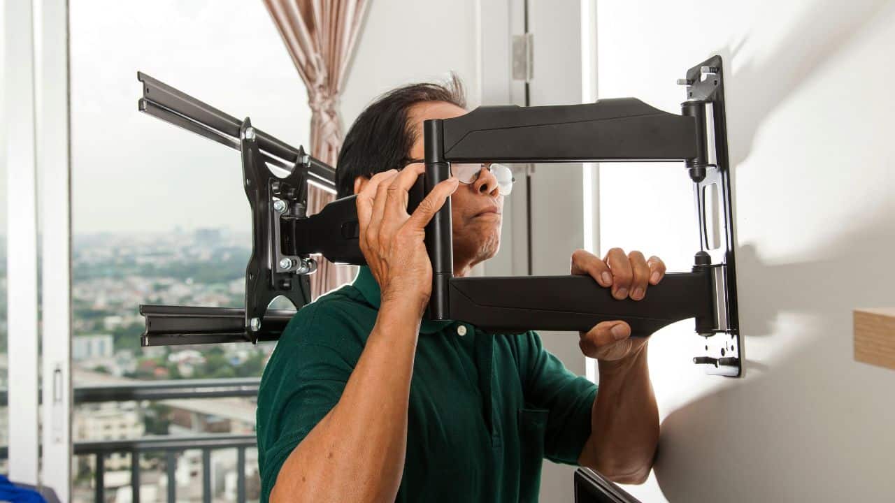TV Bracket Installation Service in Singapore | Pro Handyman